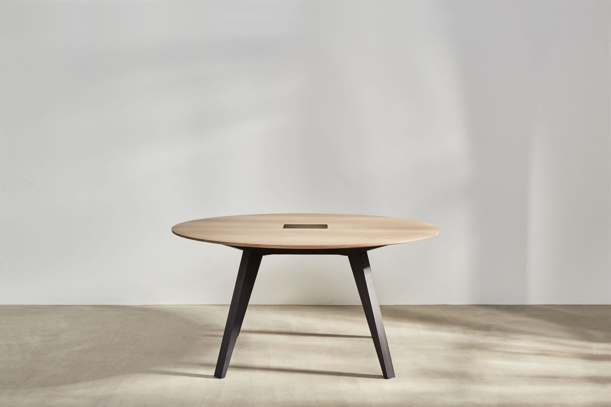 Victoria Round Meeting Table