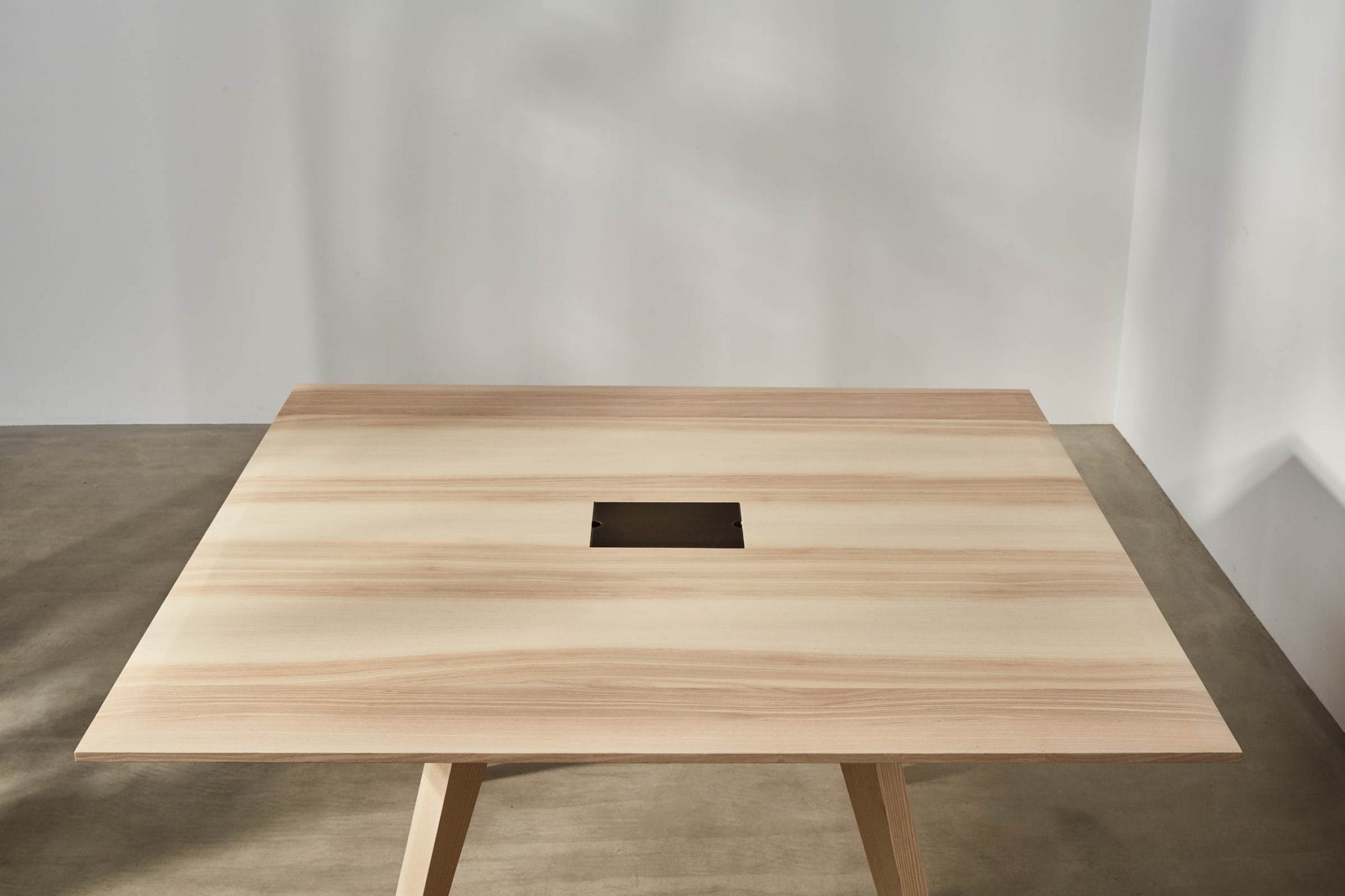Victoria Meeting Tables