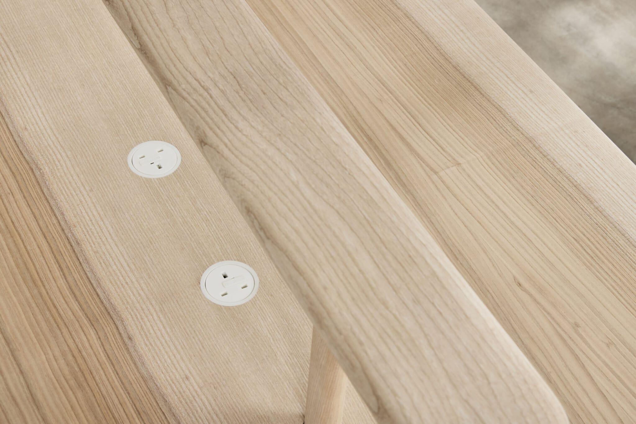 AYA High Table - Benchmark